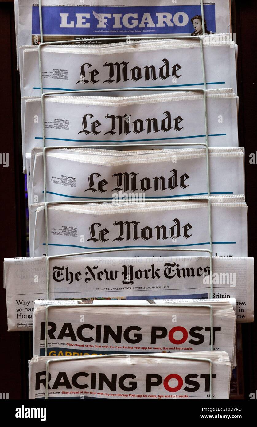 Le monde newspaper hi-res stock photography and images - Alamy