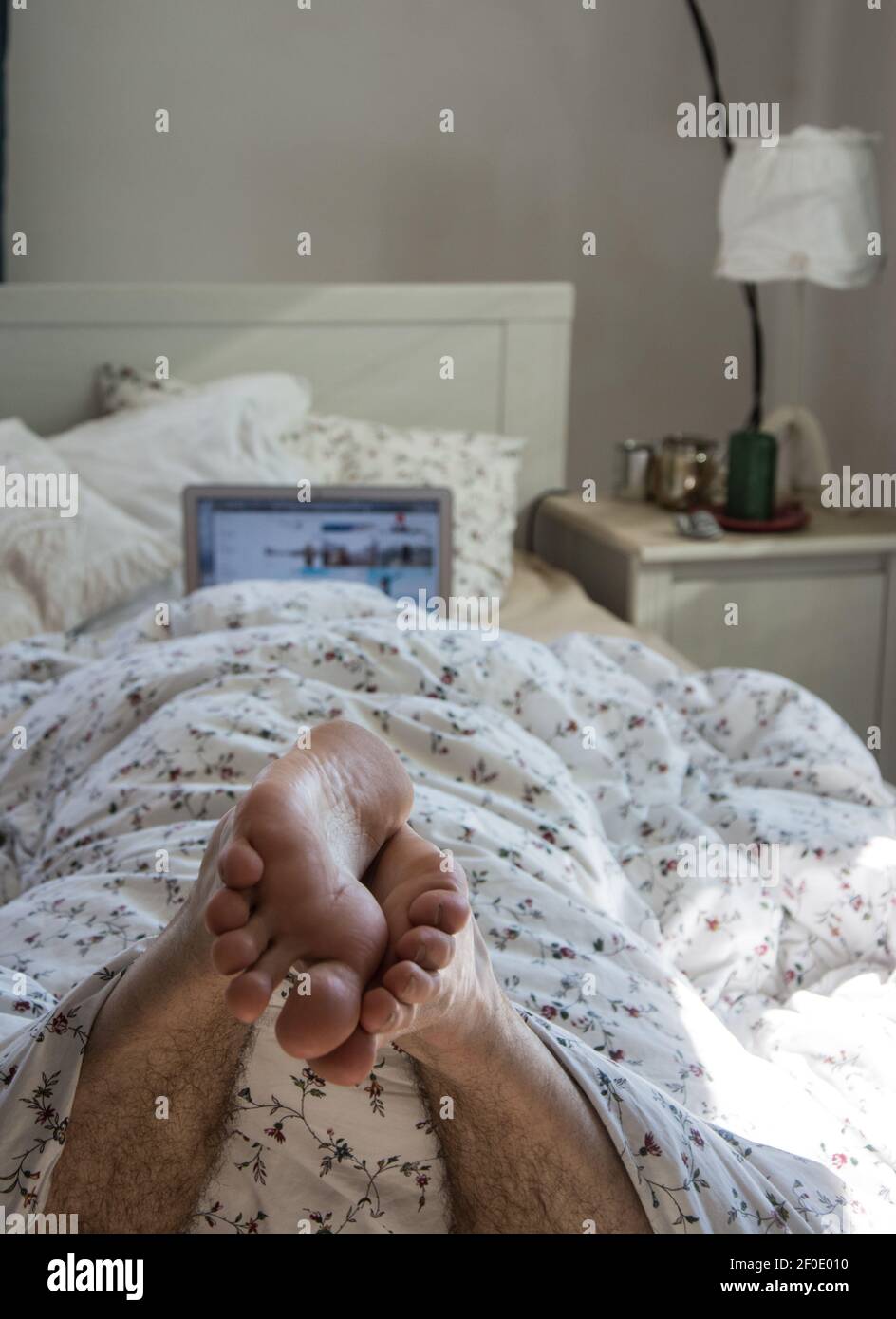 Couples feet bed hi-res stock photography and images - Alamy