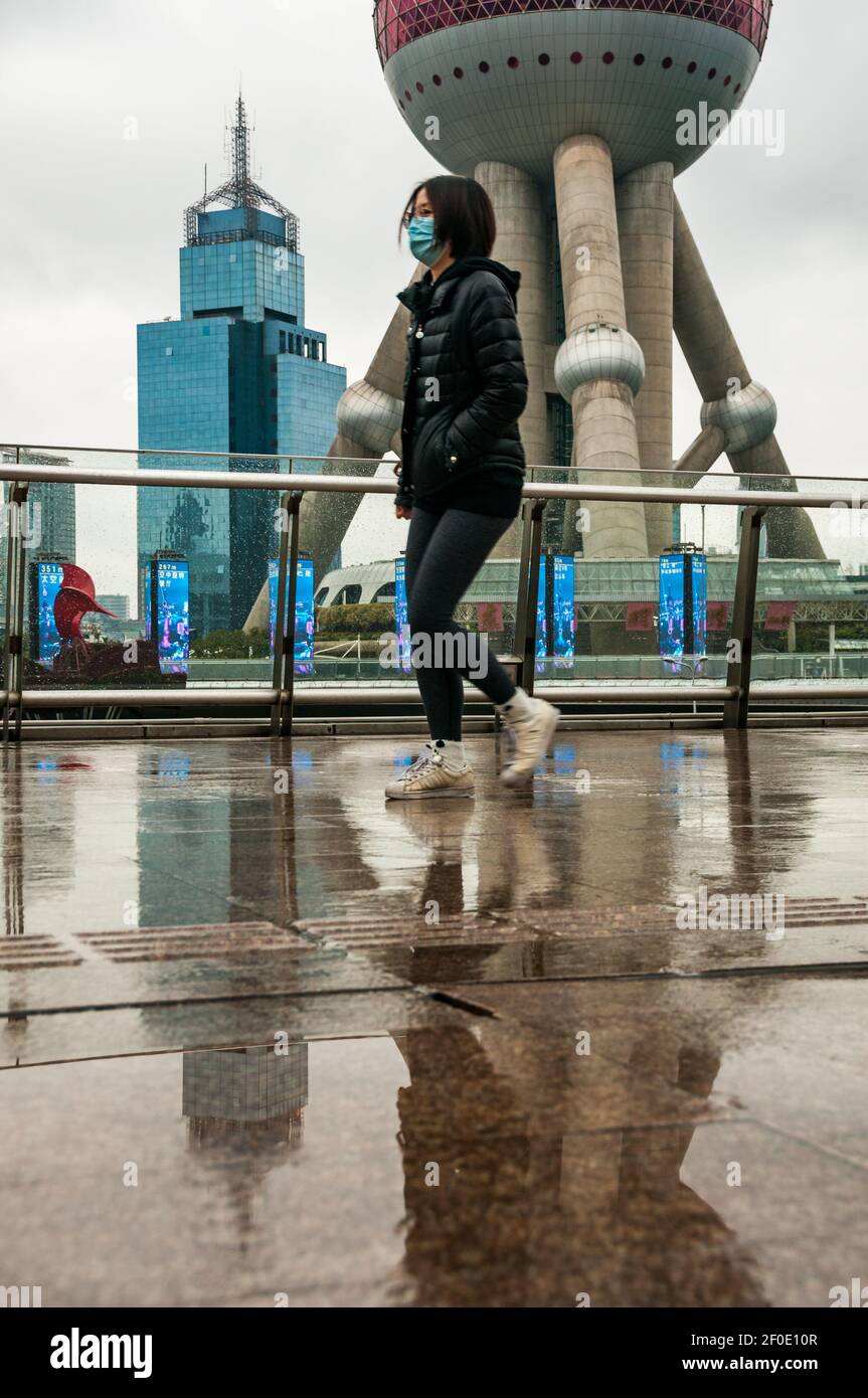 Cold day in shanghai hi-res stock photography and images - Alamy