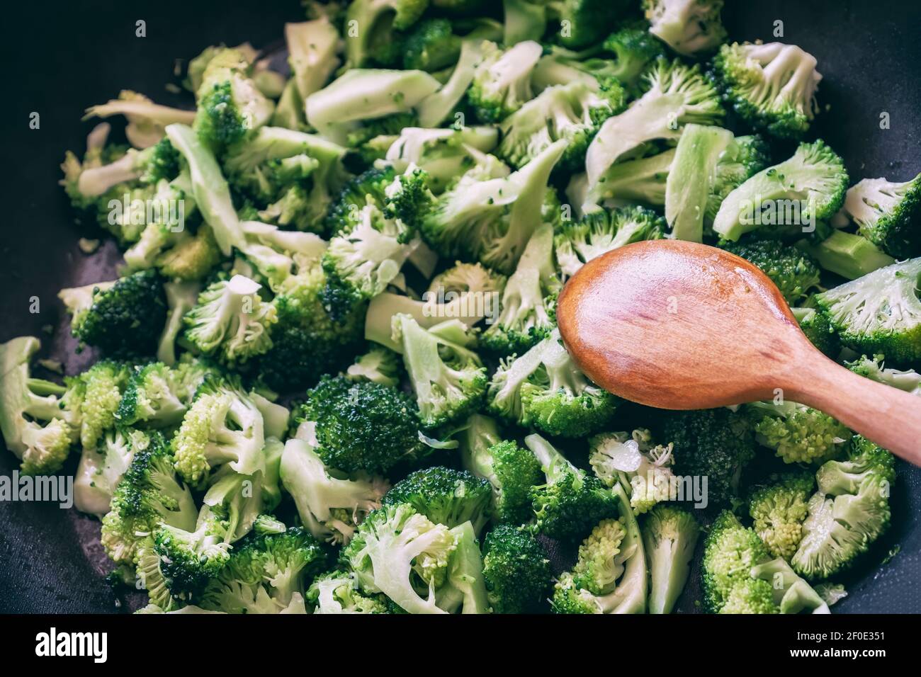 Fry pan vegetarian cooking kitchen hi-res stock photography and images ...