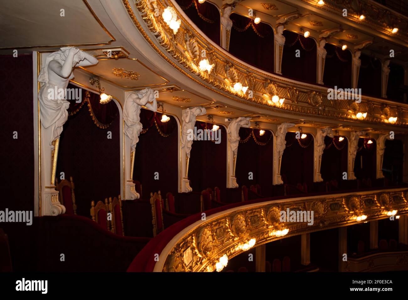 Stage floor opera hi-res stock photography and images - Alamy