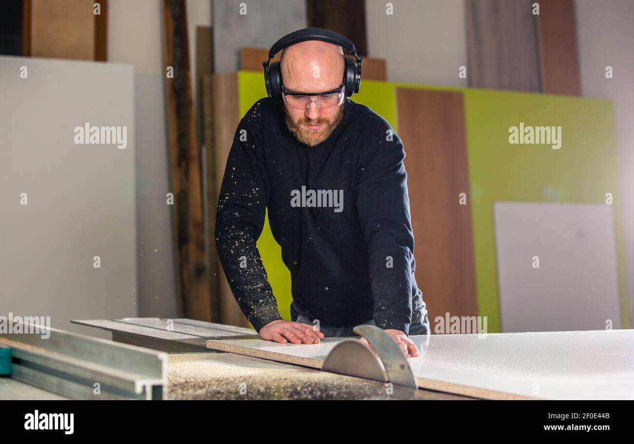 Joinery, woodworking and furniture making, professional carpenter ...