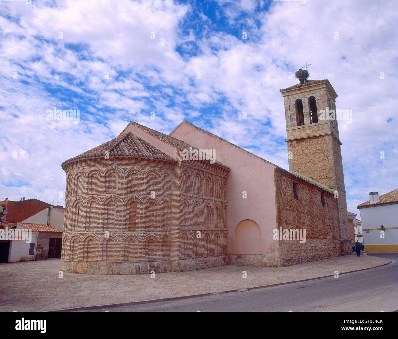VISTA DEL ABSIDE Y DE LA TORRE CAMPANARIO. Location: ST. PETER'S CHURCH ...