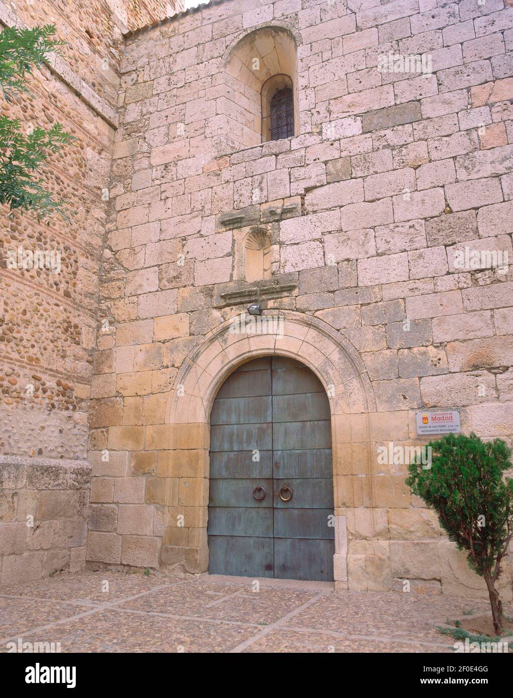 Puerta de fachada occidental hi-res stock photography and images - Alamy