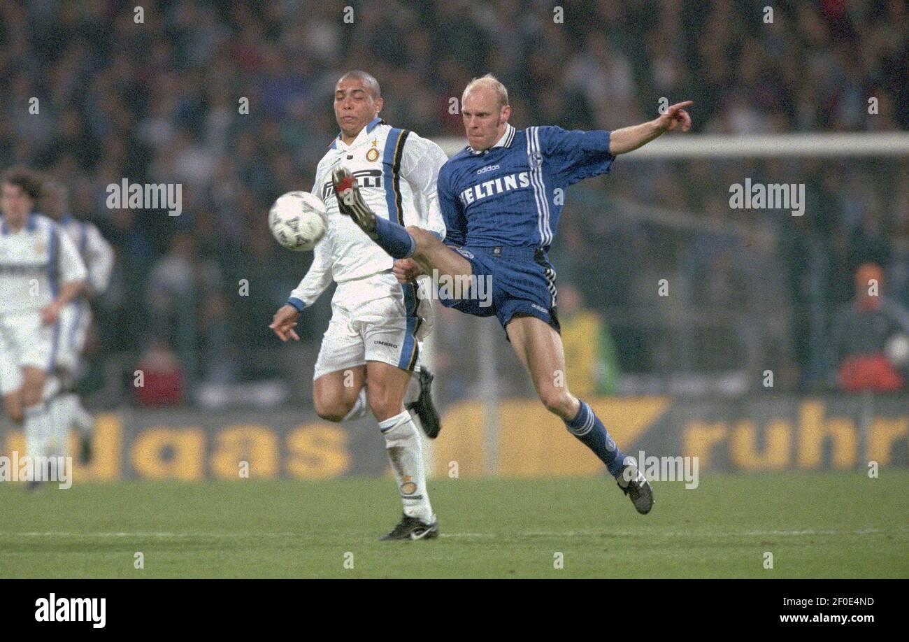 Gelsenkirchen, Deutschland. 11th Aug, 2016. Fuvuball, firo: 03/17/1998 ...