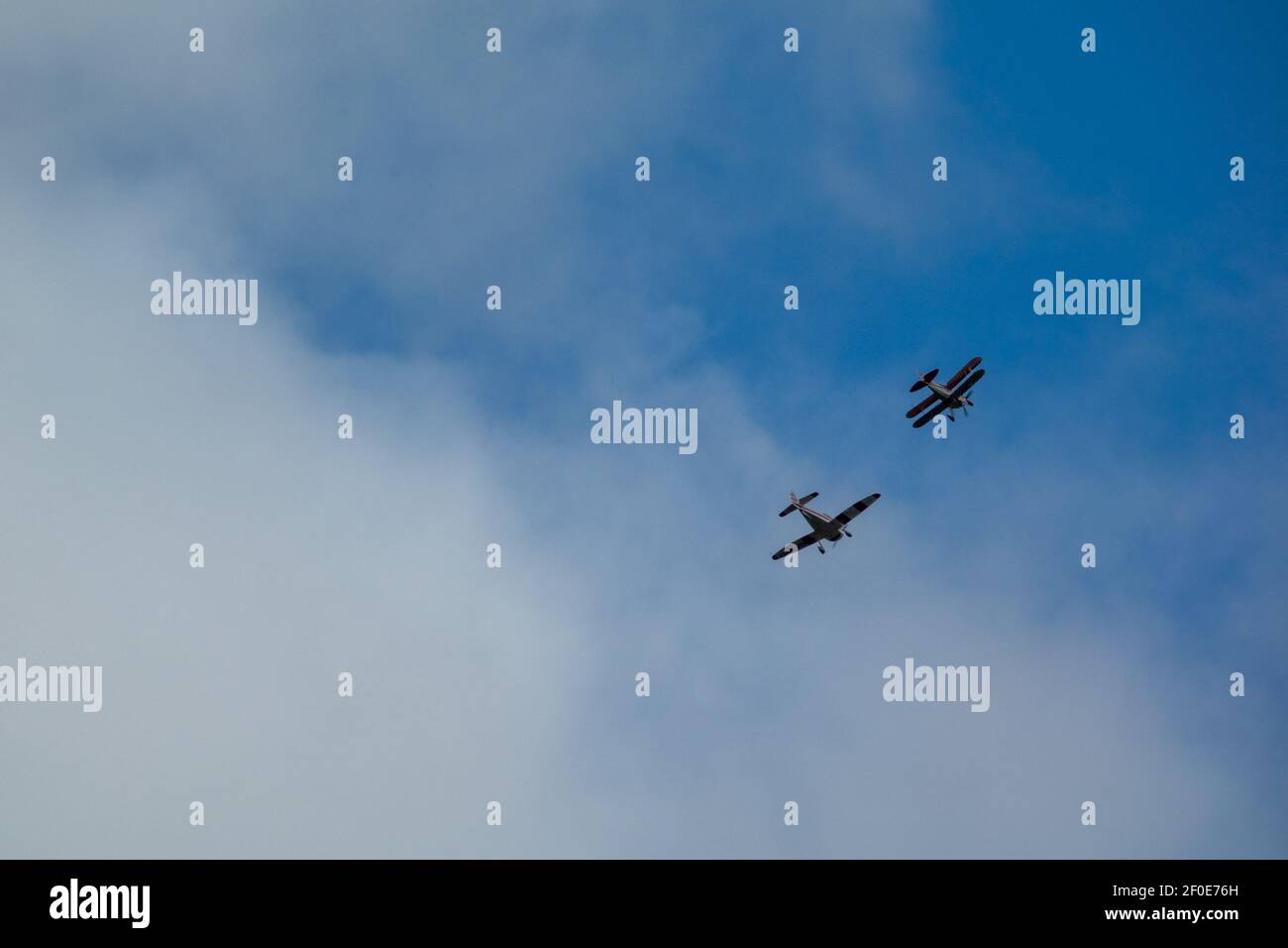 Light aircraft flying hi-res stock photography and images - Alamy
