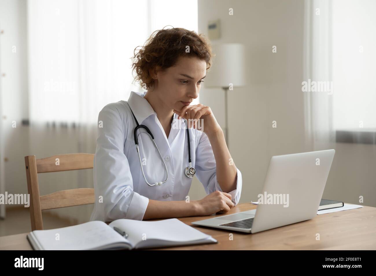 Female gp computer hi-res stock photography and images - Alamy