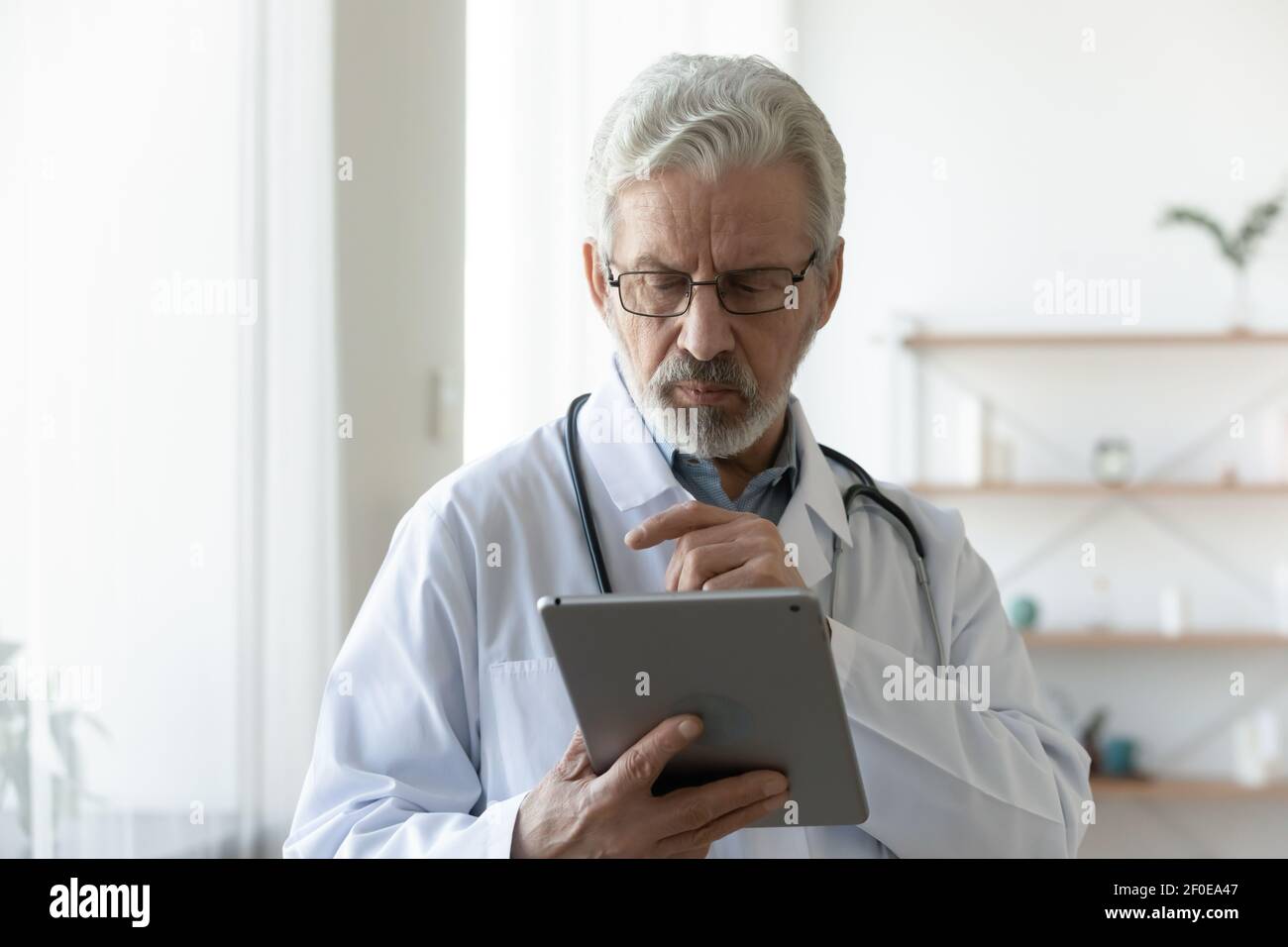 Serious caucasian senior doctor hi-res stock photography and images - Alamy