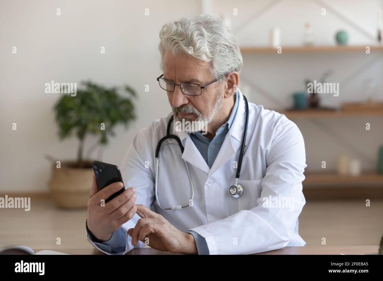 Serious caucasian senior doctor hi-res stock photography and images - Alamy
