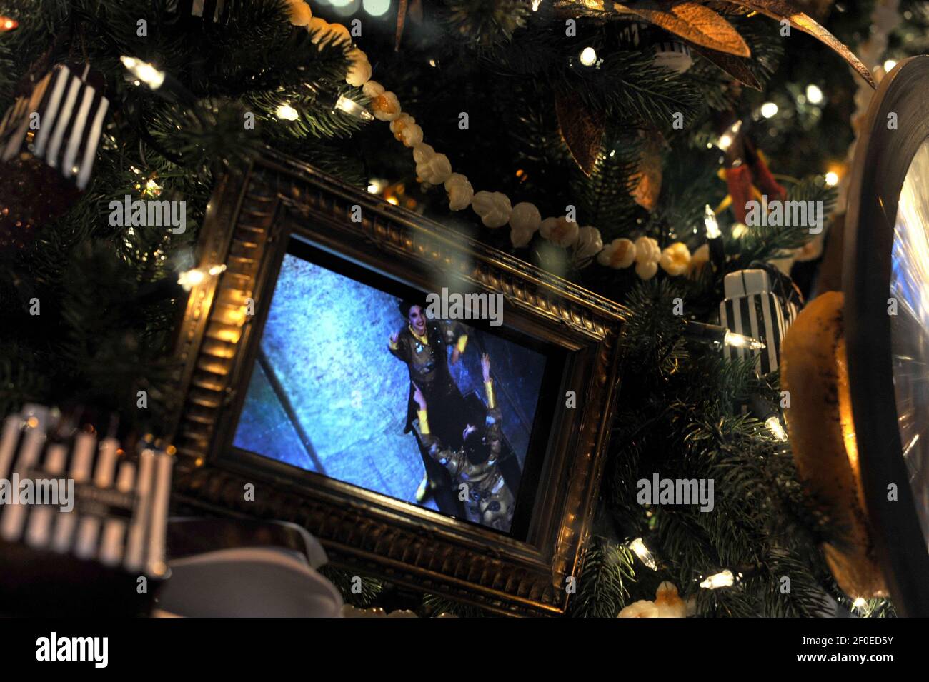 12 December 2010 - New York, NY - Henri Bendel. Window displays and ...