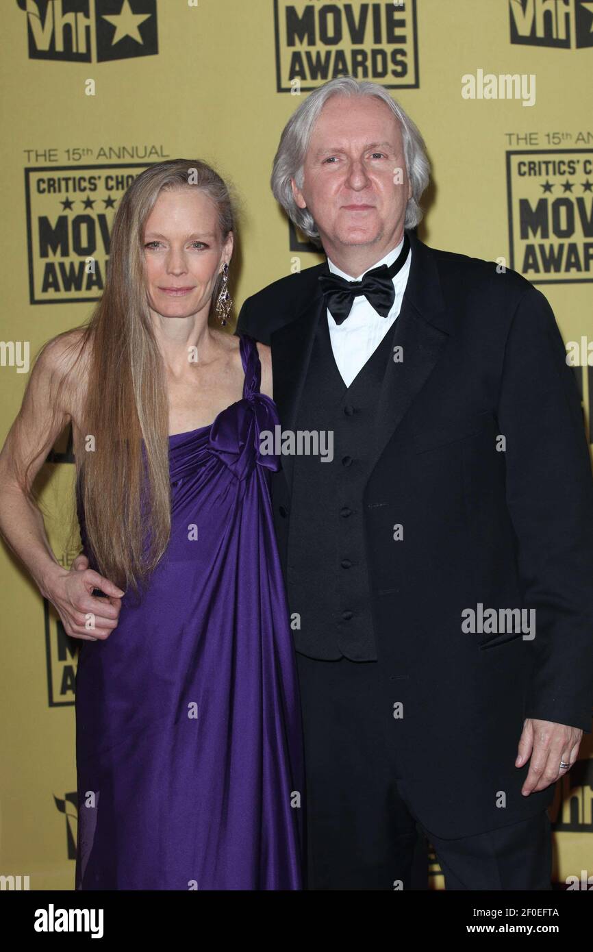 15 January 2010- Hollywood, California- Suzy Amis and James Cameron ...