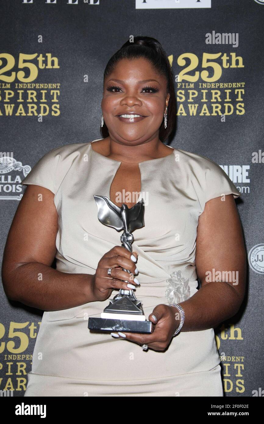 05 March 2010- Los Angeles, California- Mo'Nique poses backstage at the ...