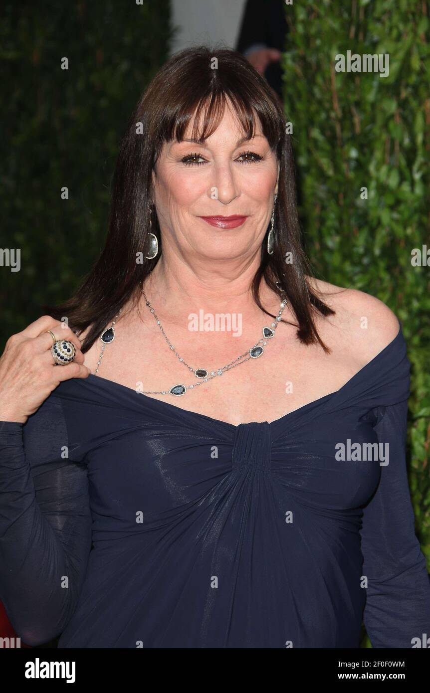 Anjelica Huston - 7 March 2010 - Los Angeles, California - Vanity Fair ...