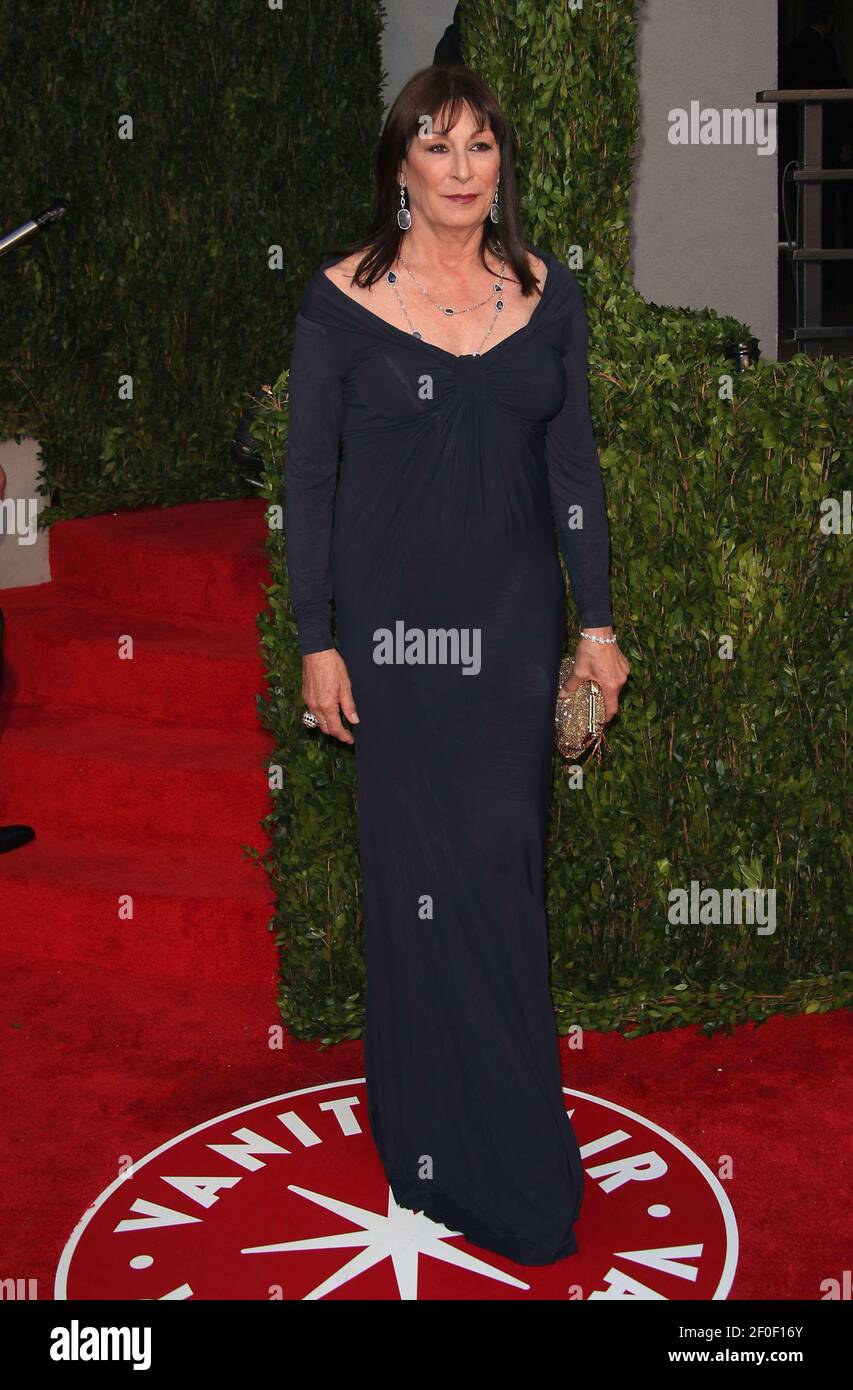 Anjelica Huston - 7 March 2010 - Los Angeles, California - Vanity Fair ...