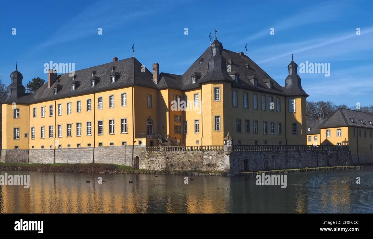 Beautiful german yellow water castle Schloss Dyck Stock Photo - Alamy