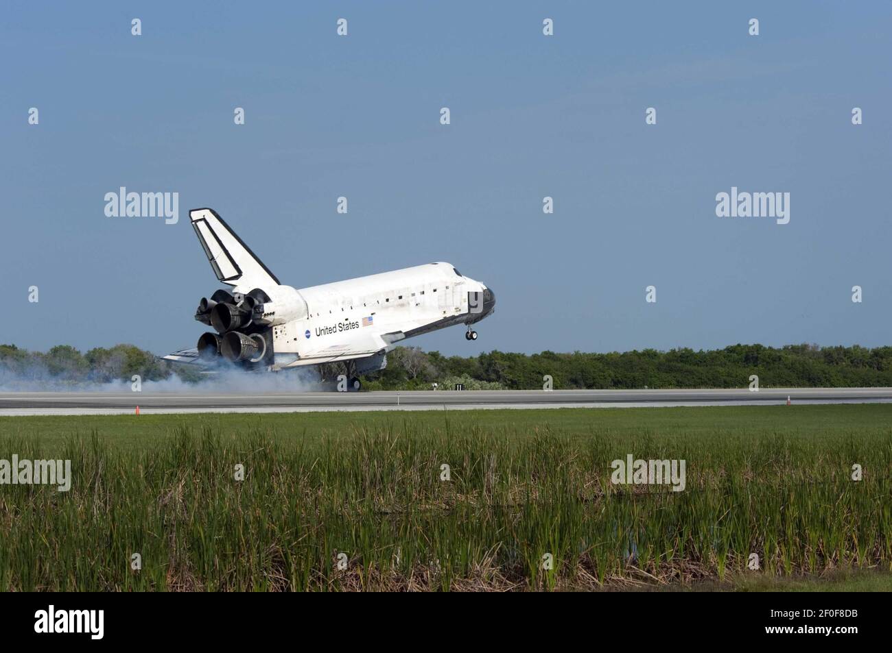 20 April 2010 - Cape Canaveral, Florida - Space shuttle Discovery lands ...