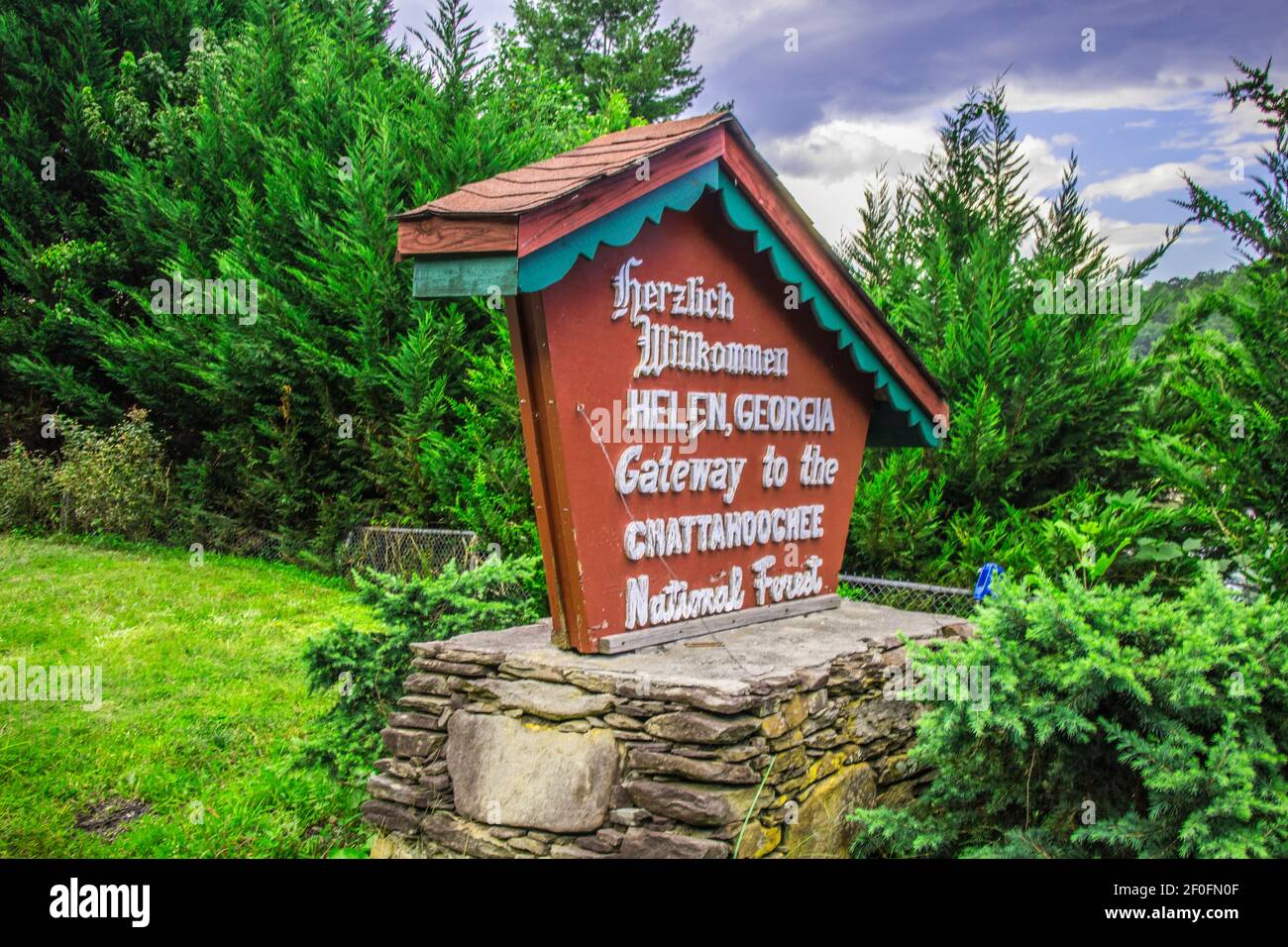 Helen, Ga / USA - 08 08 20: Helen Ga road sign Stock Photo - Alamy