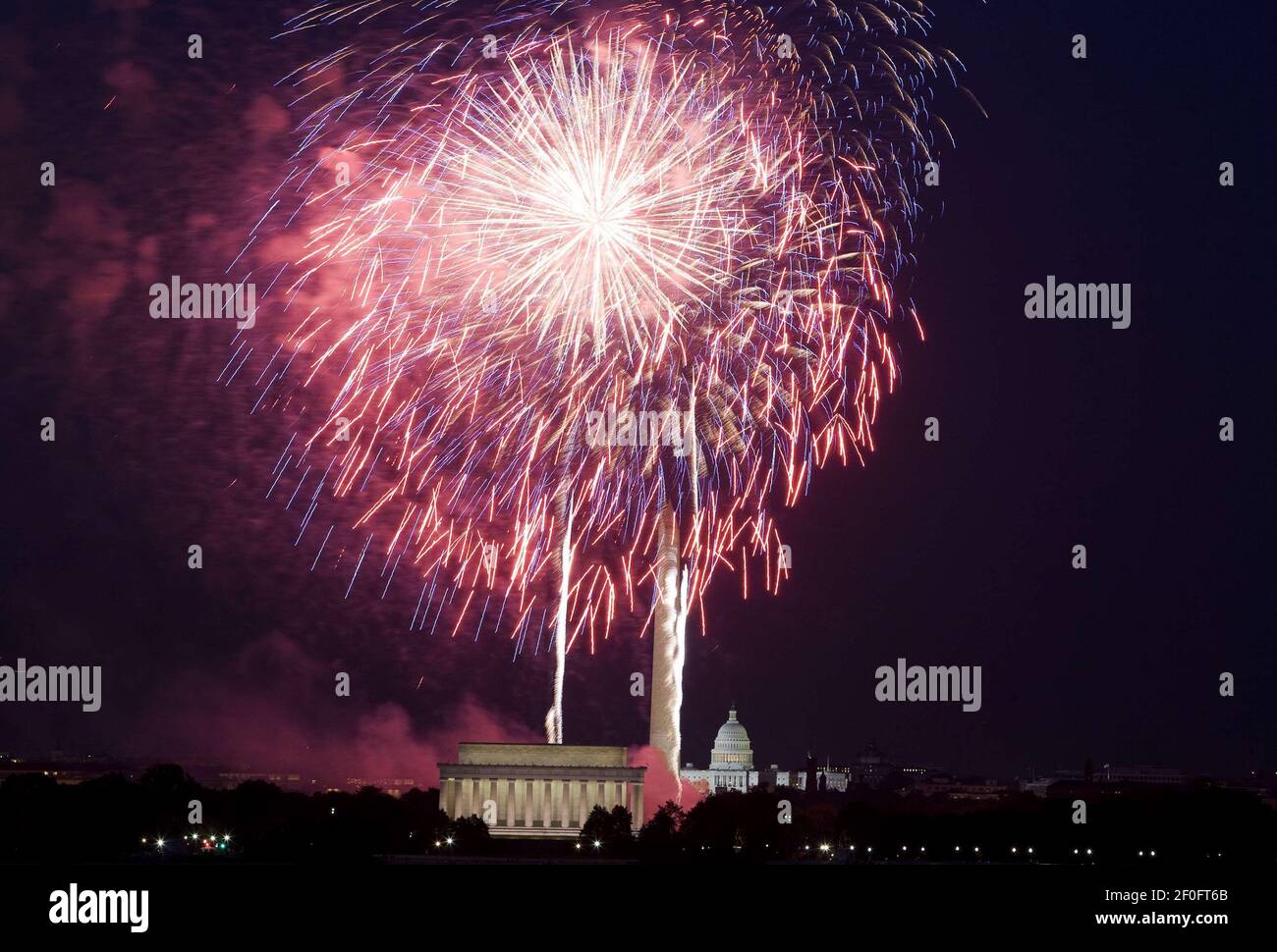 4 July 2010 - Washington, D.C. - Independence Day fireworks over the ...