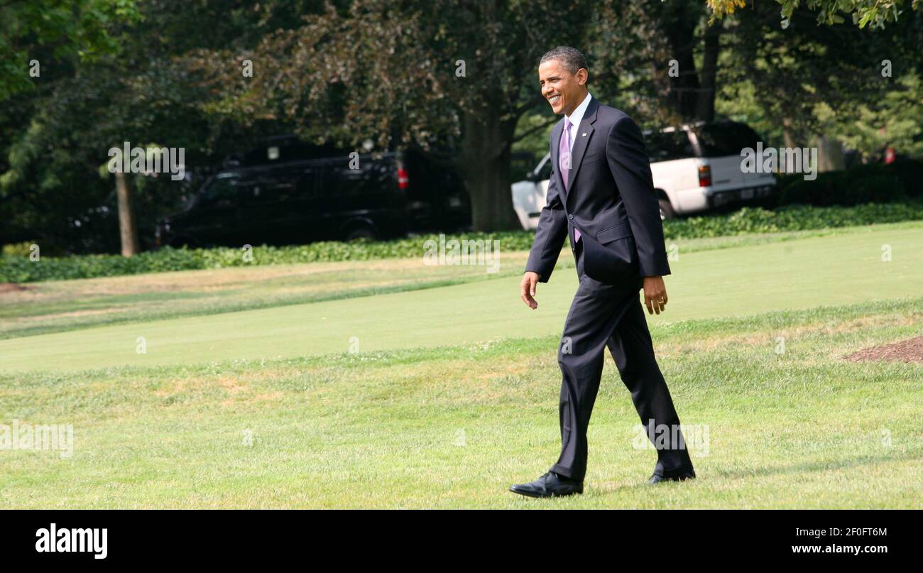08 July 2010 - Washington, DC - President Barack Obama walks across the ...