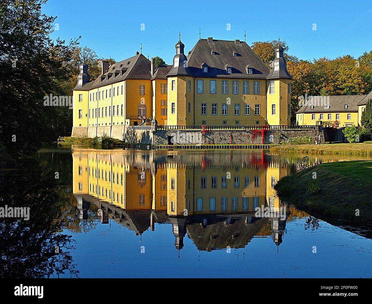 Beautiful german yellow water castle Schloss Dyck Stock Photo - Alamy
