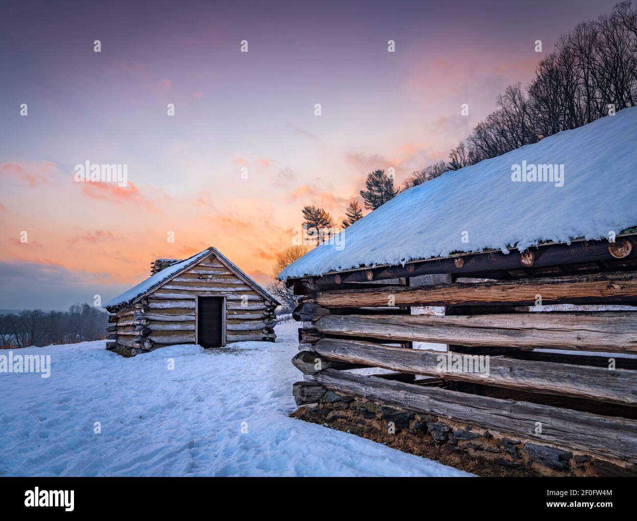 Log cabins snow hi-res stock photography and images - Alamy