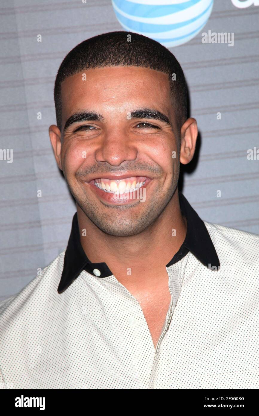 11 August 2010 - Los Angeles, CA - Drake arrives at the Blackberry ...