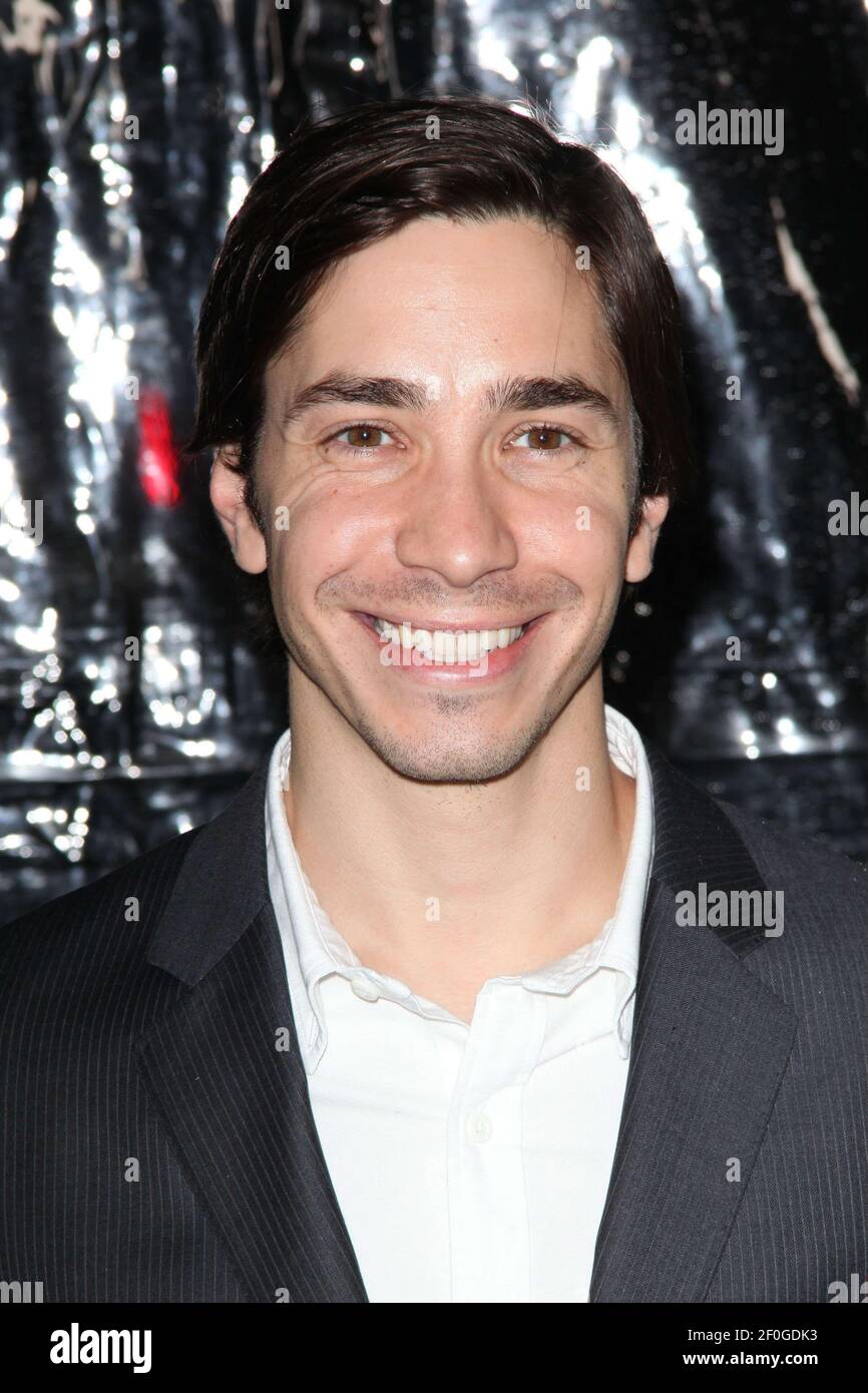 05 October 2010 - Los Angeles, CA - Justin Long arrives to the premiere ...