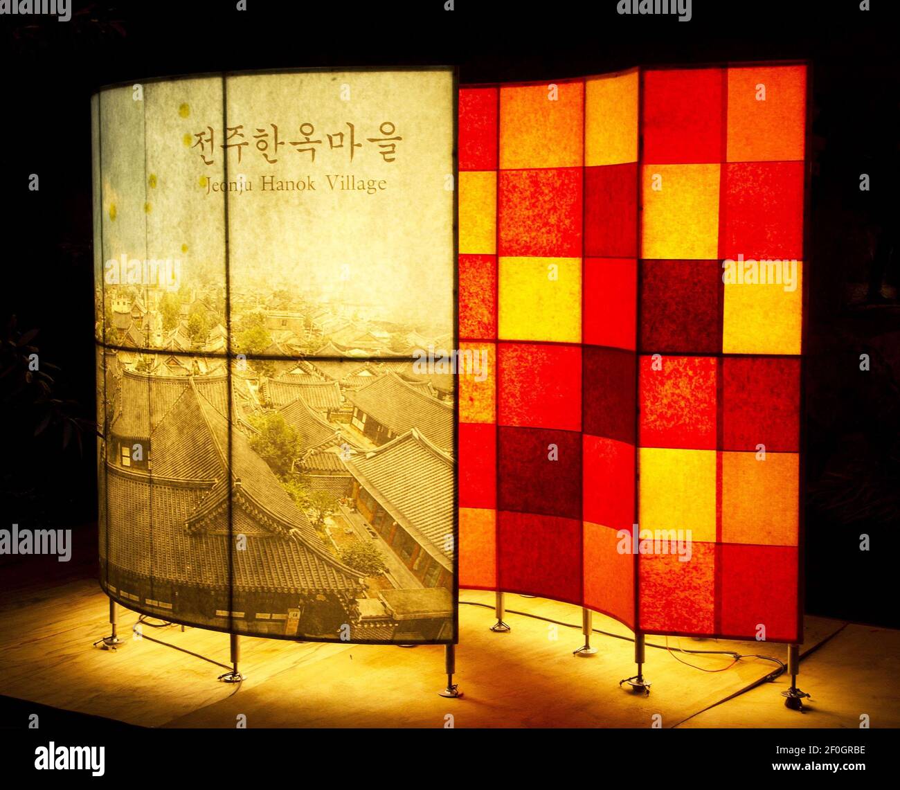 5 NOVEMBER 2010 - SEOUL, SOUTH KOREA : Display of the lantern korea ...