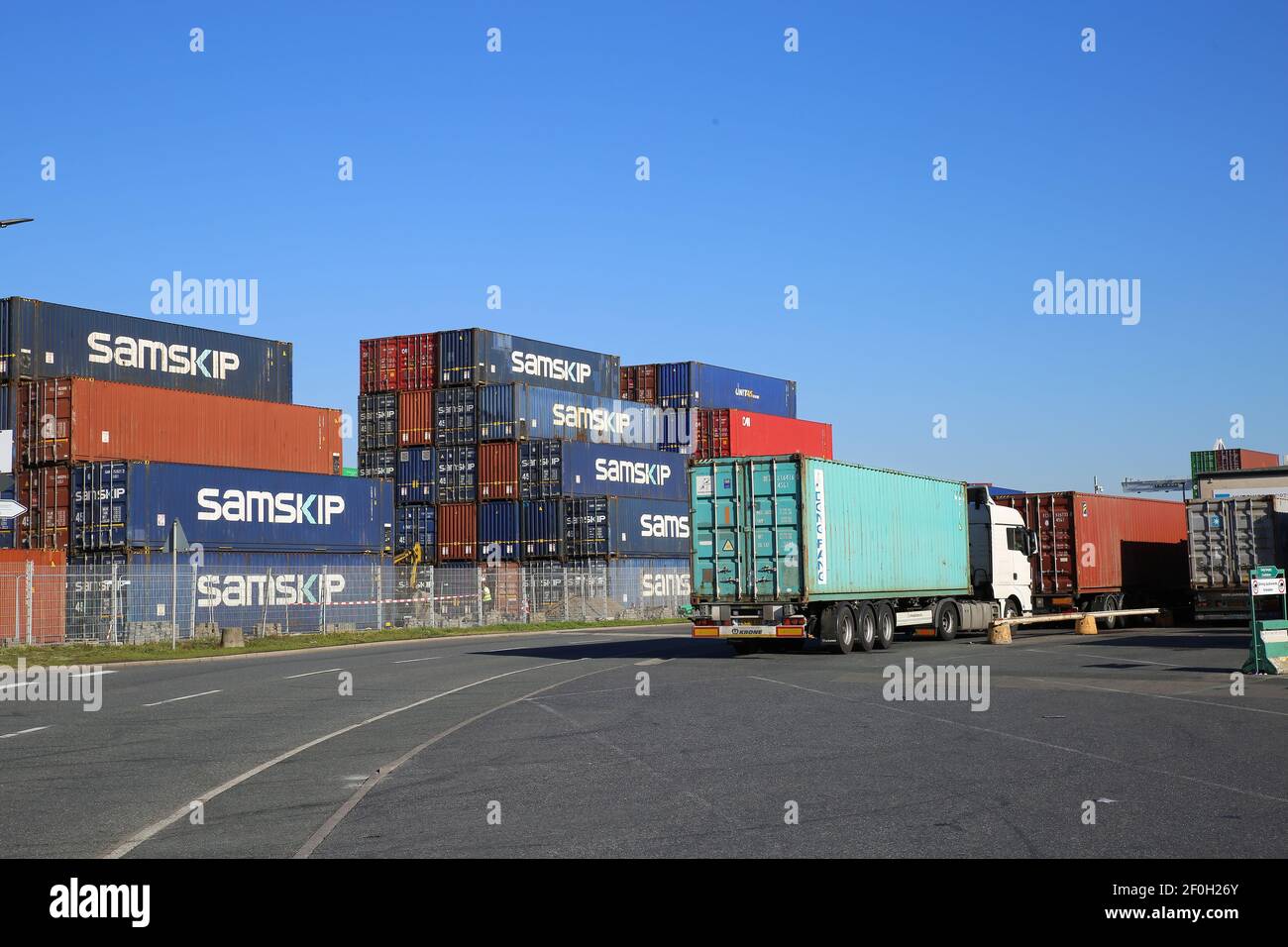 Container truck check hi-res stock photography and images - Alamy
