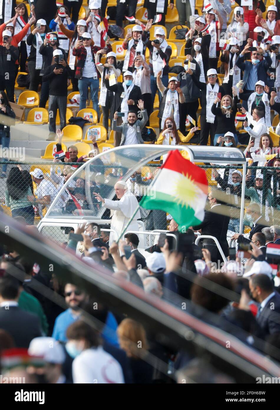 Erbil flag hi-res stock photography and images - Alamy