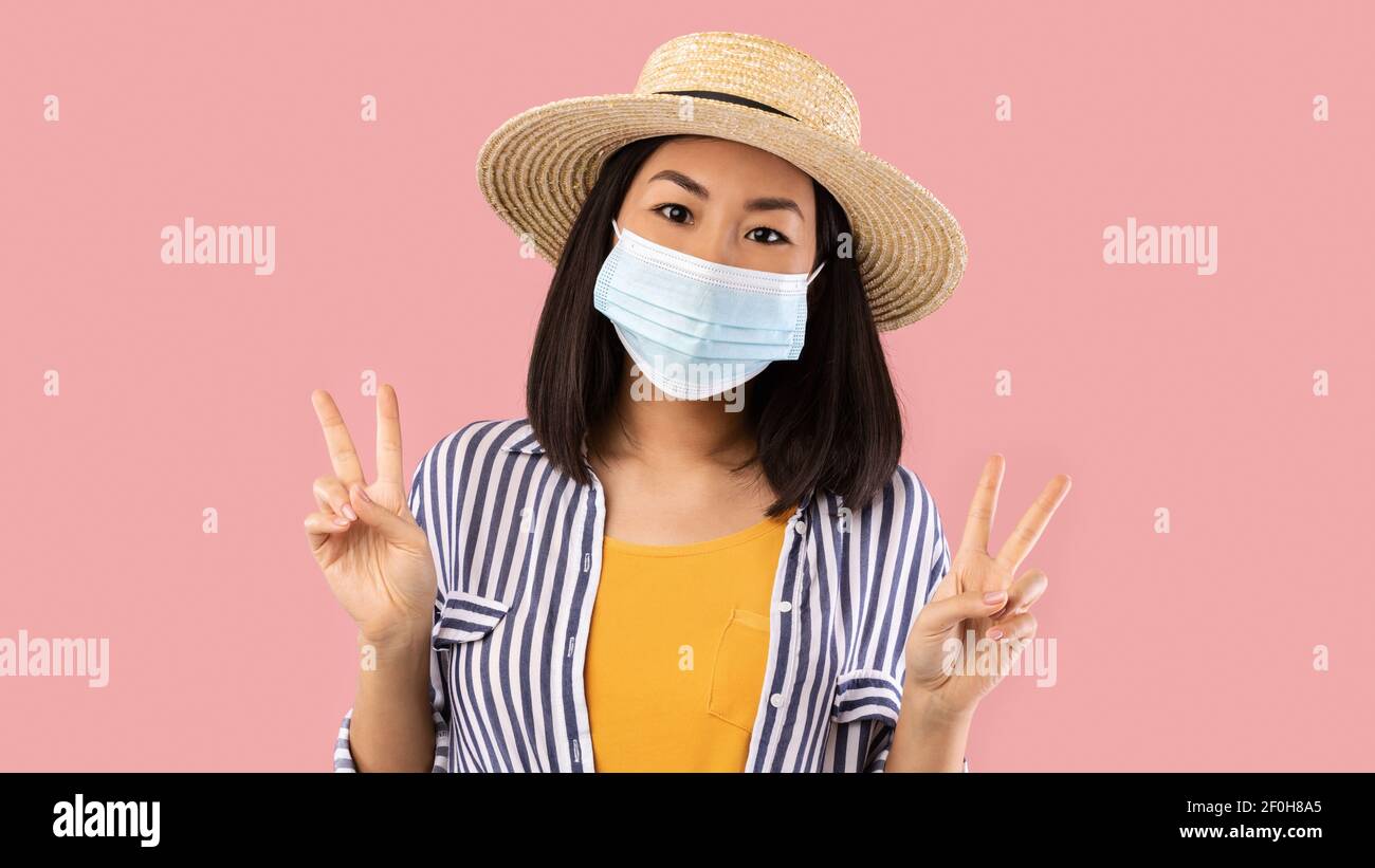 Japanese peace sign hi-res stock photography and images - Alamy