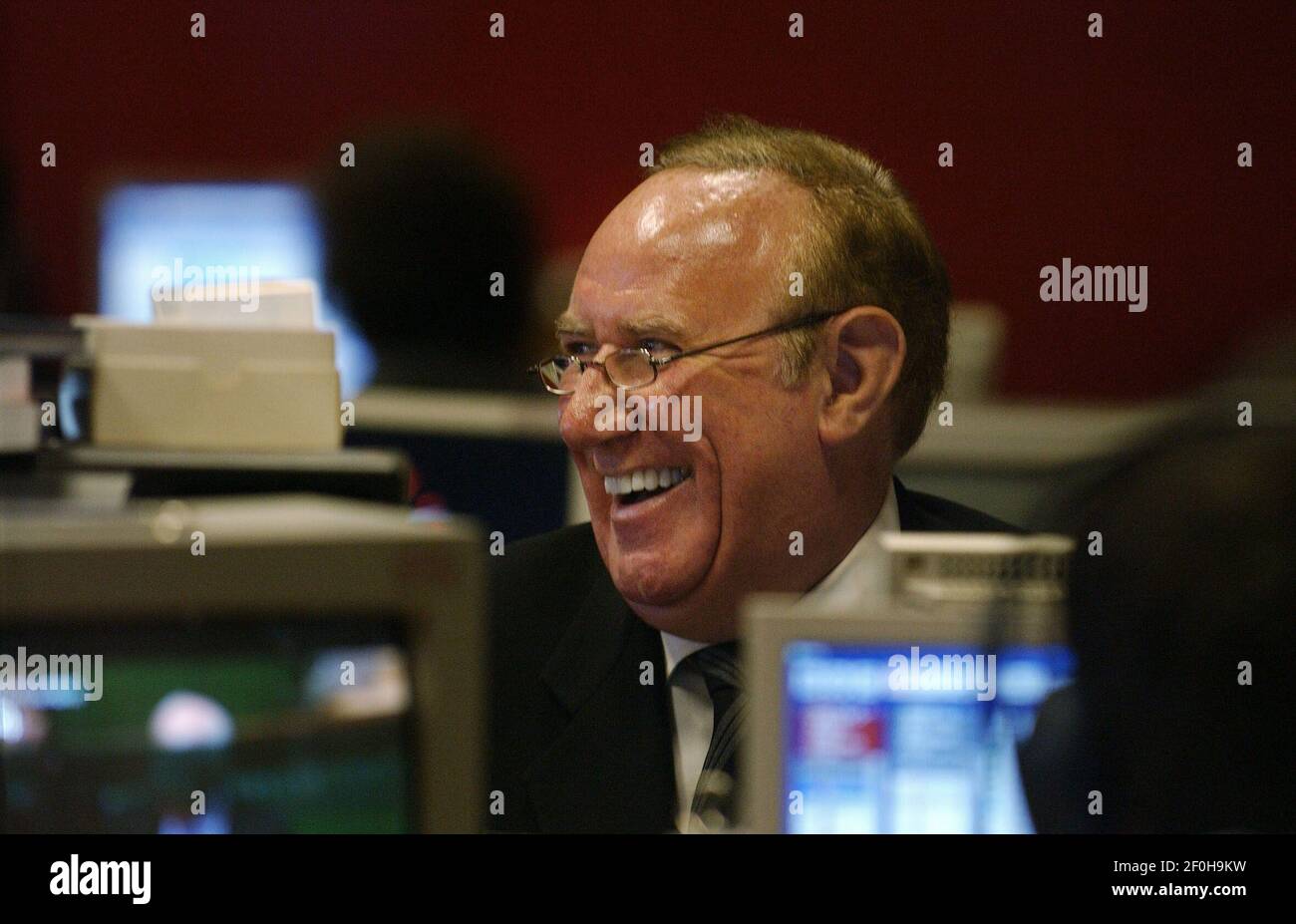 ANDREW NEAL AT THE BBC WESTMINSTER STUDIO.12/1/05 TOM PILSTON Stock ...