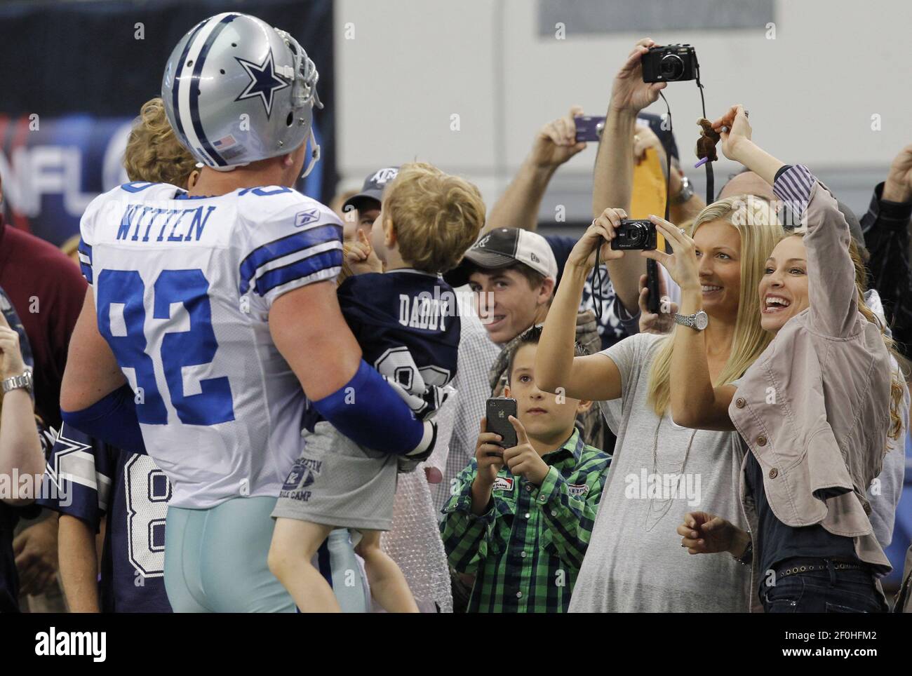 Dallas Cowboys Jason Witten poses for photos with his son's CJ and ...
