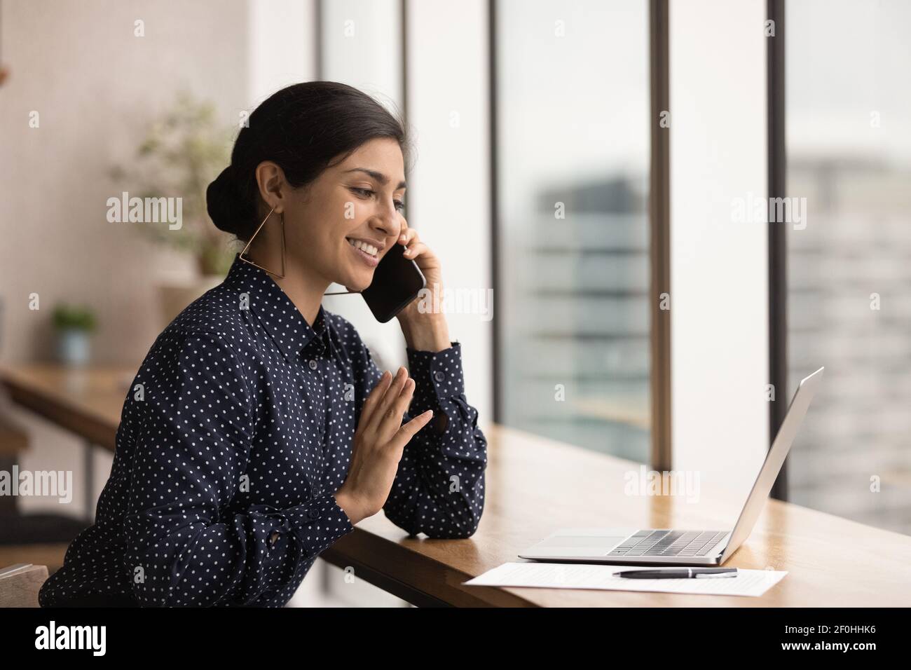 Indian woman laptop talking on hi-res stock photography and images - Alamy