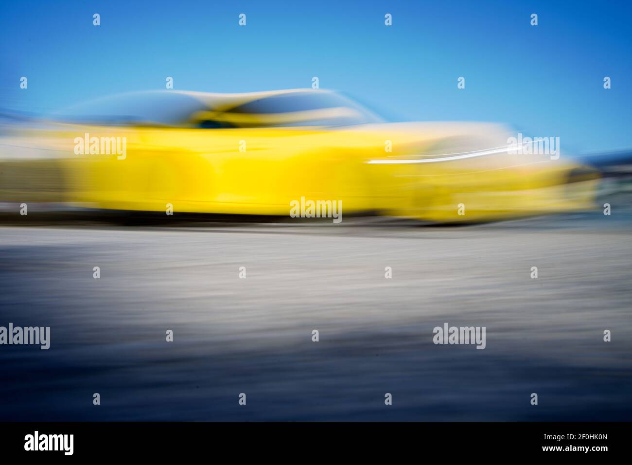 Porsche 911 in move Stock Photo - Alamy