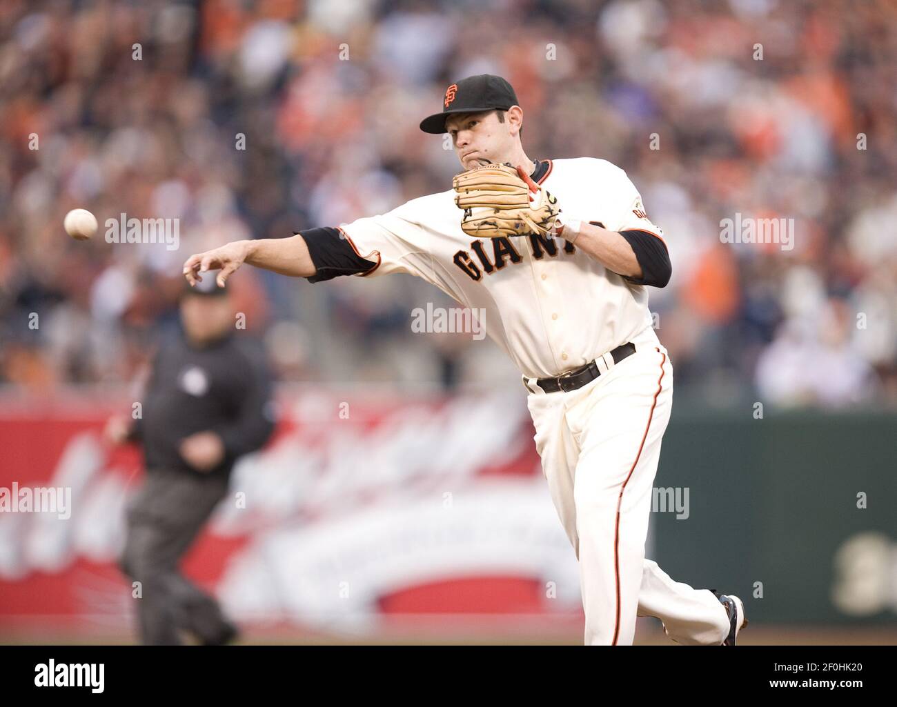 San Francisco Giants second baseman Freddy Sanchez throws out Chase ...