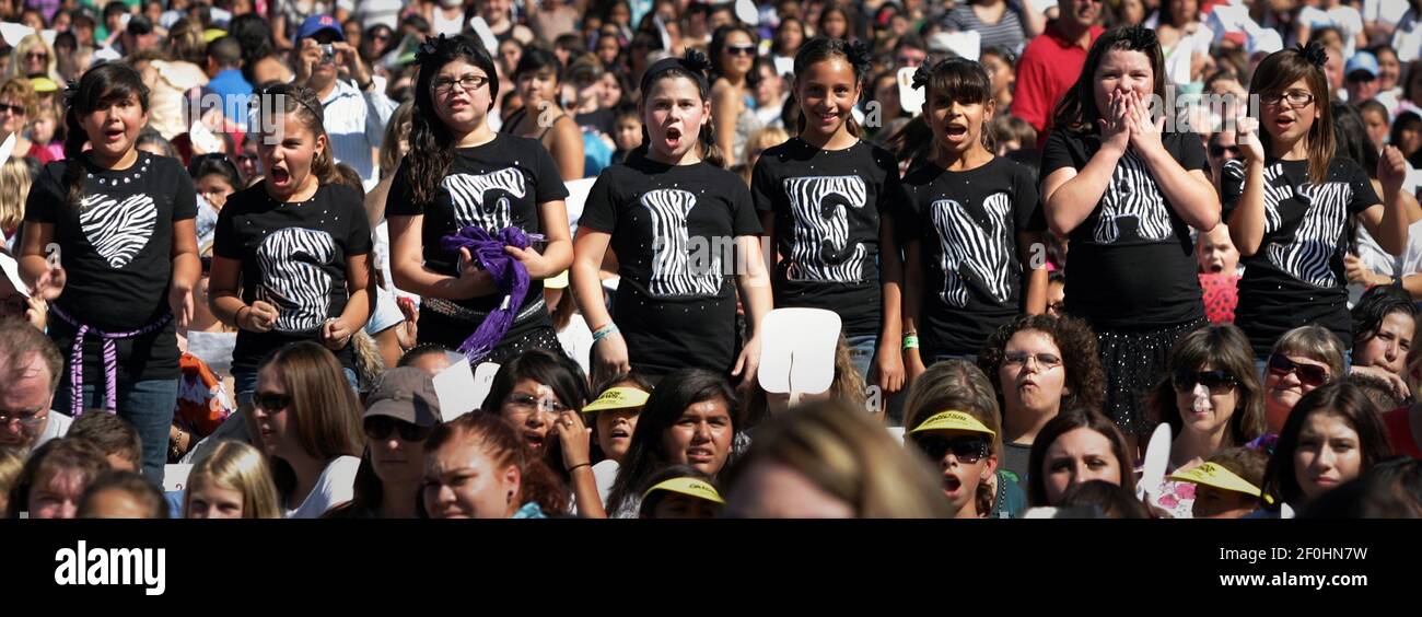 A pre-concert spell out from the Selena Gomez standing room only crowd ...