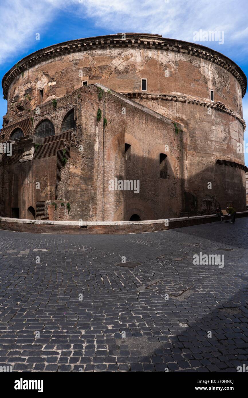 Circular temple classical hi-res stock photography and images - Alamy