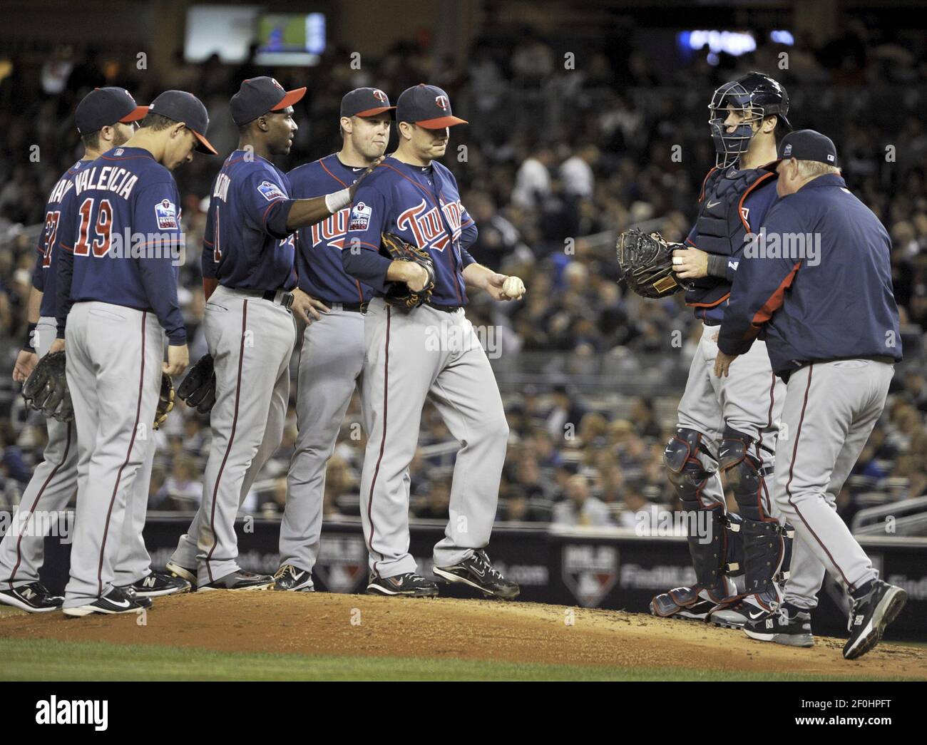 Minnesota Twins pitcher Brian Duensing is pulled from the game during ...