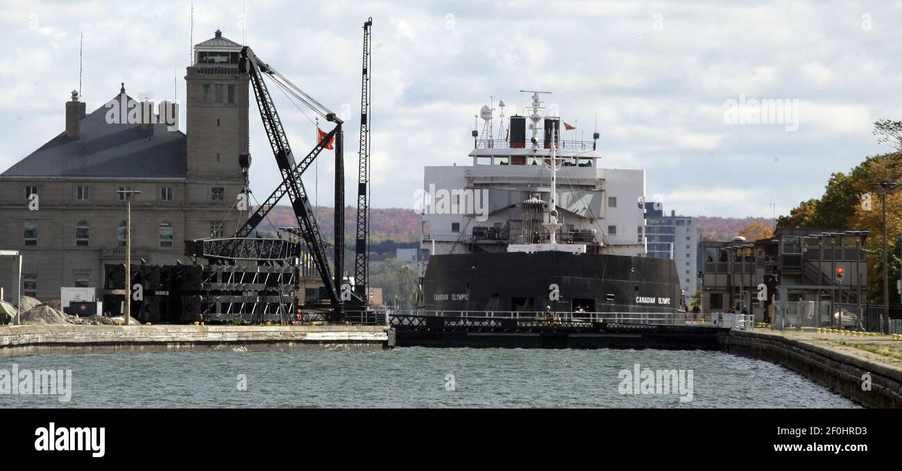 The Great Lakes self-unloading bulk carrier Canadian Olympic passes ...