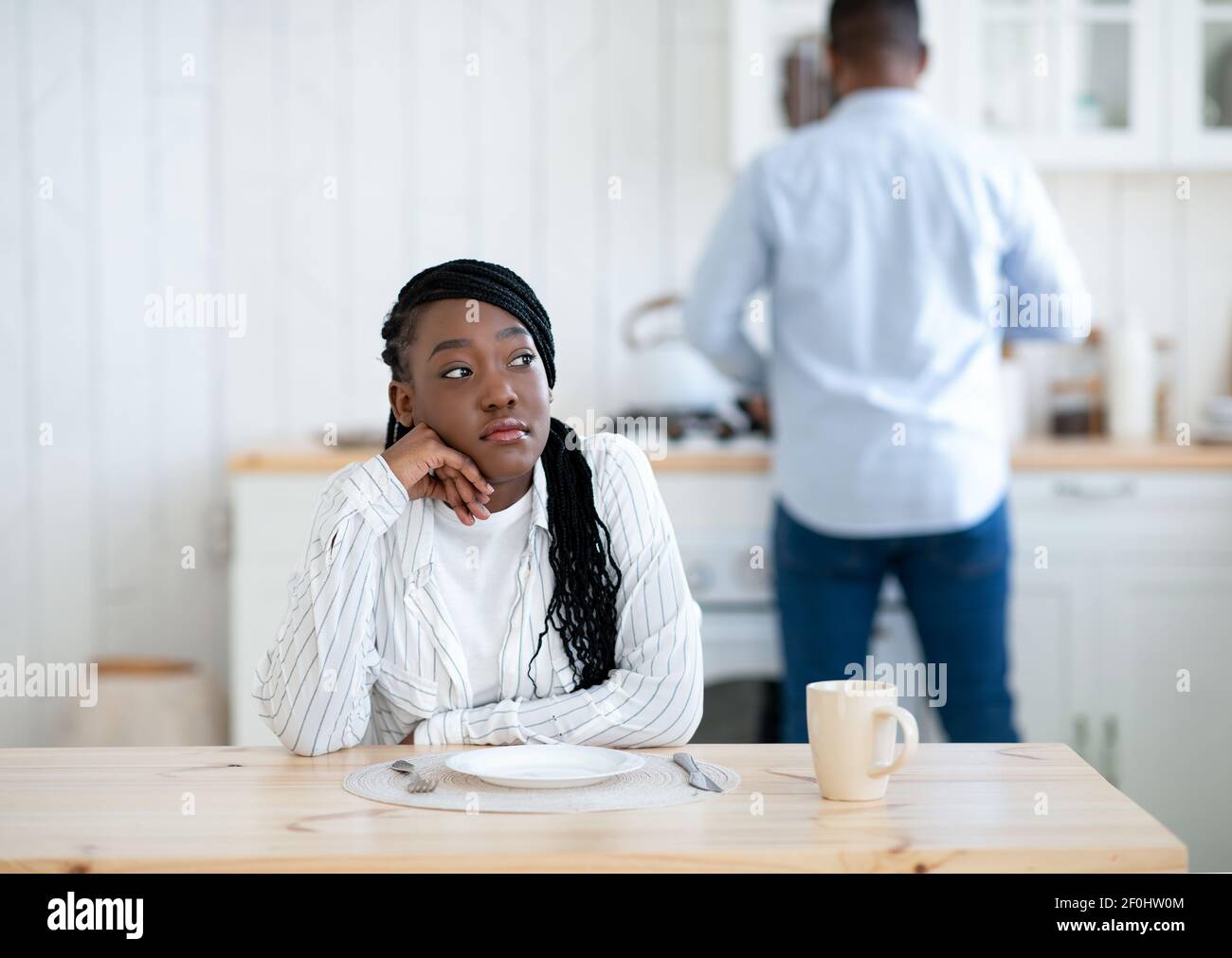 Sad woman kitchen table hi-res stock photography and images - Alamy