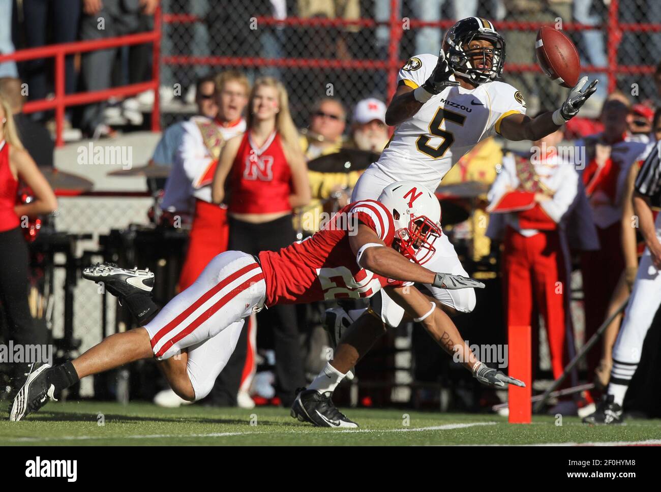 Missouri wide receiver Rolandis Woodland (5) is unable to catch a pass ...