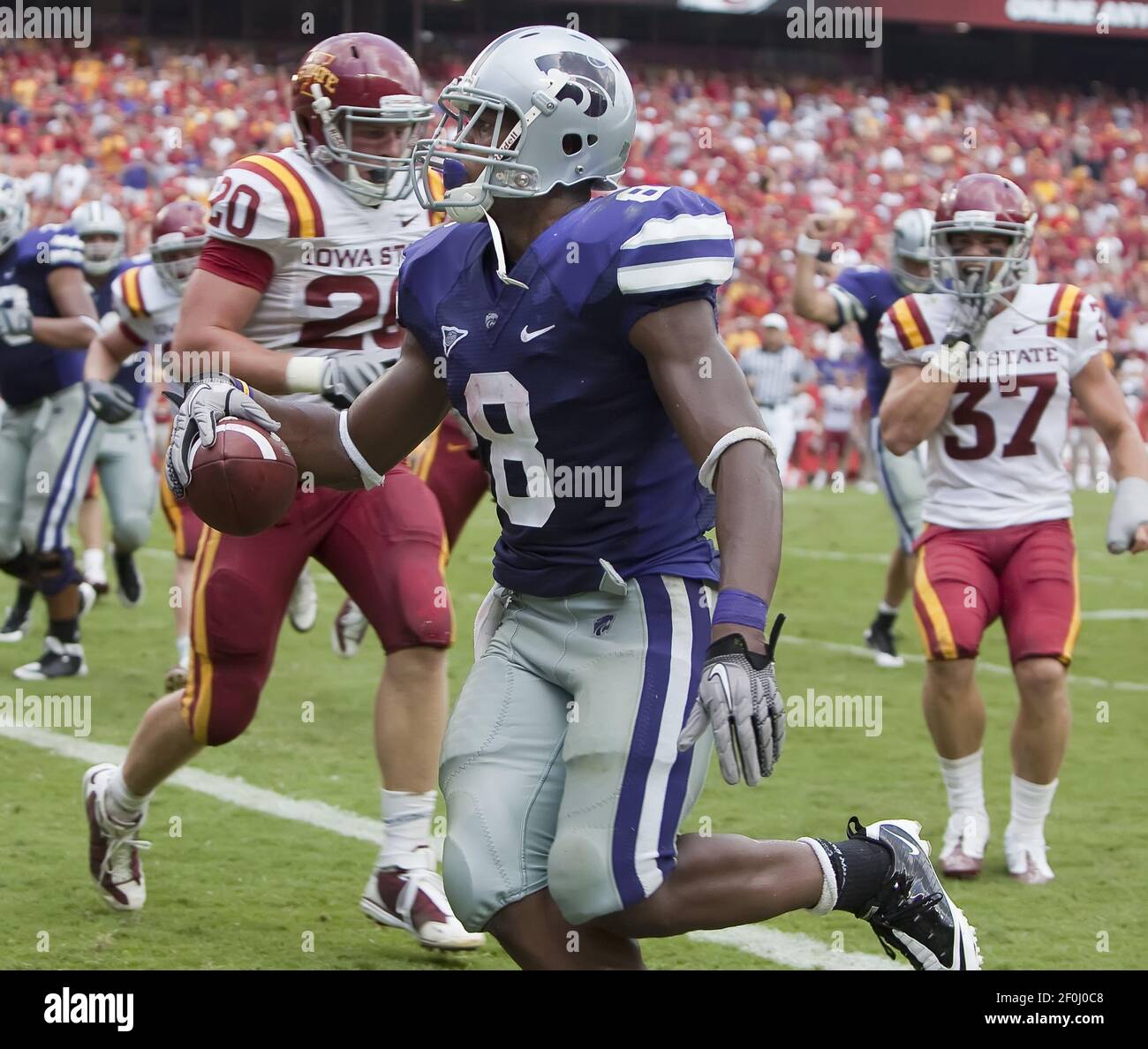 Kansas State running back Daniel Thomas (8) scored in front of Iowa ...