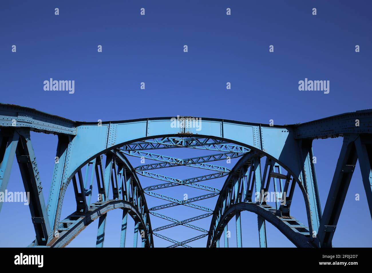 Metal angle beams hi-res stock photography and images - Alamy