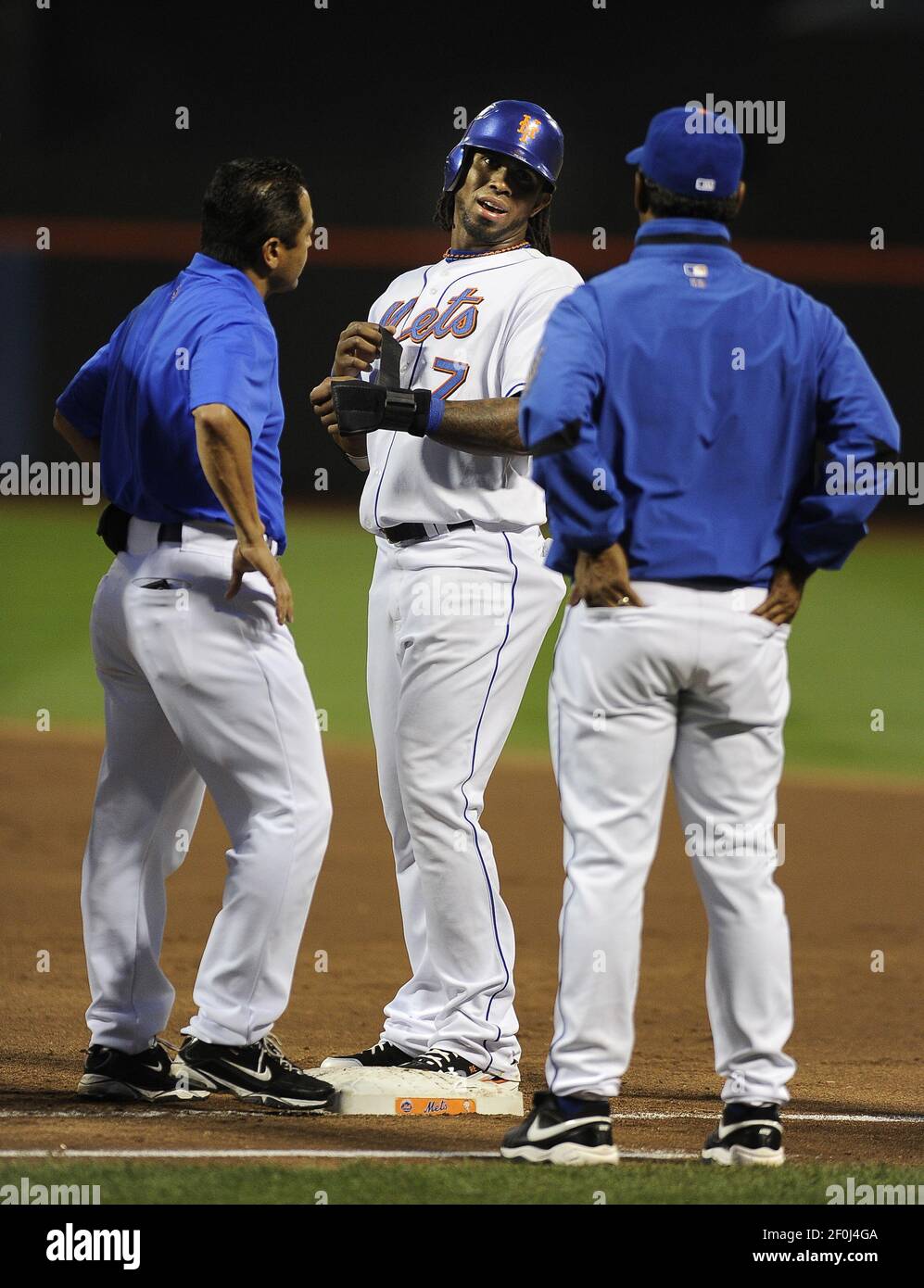 New York Mets' Jose Reyes talks to manager Jerry Manuel and trainer Ray ...
