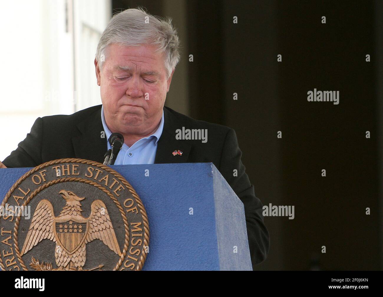 Mississippi Governor Haley Barbour takes a moment to compose himself ...