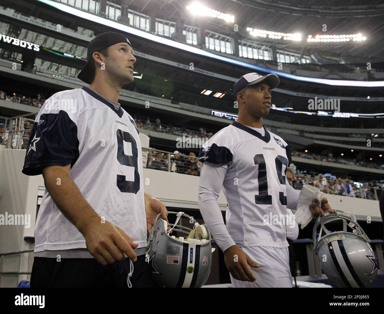 Dallas Cowboys quarterback Tony Romo (9) and wide reciever Miles Austin ...