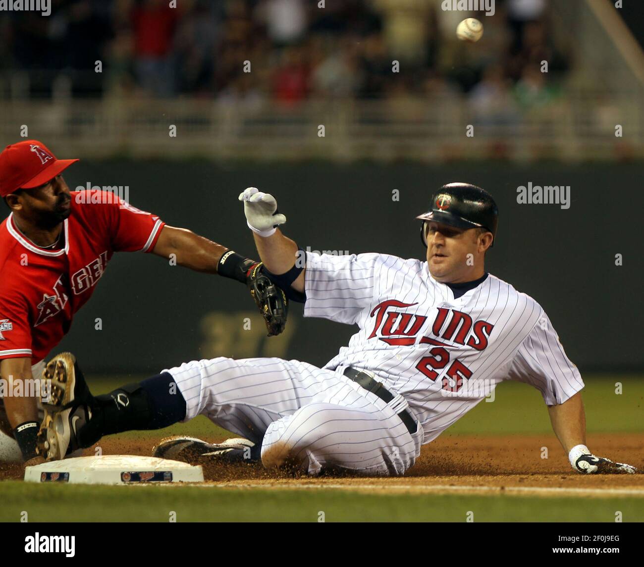 The Minnesota Twins' Jim Thome (25) slides safely into third base as ...