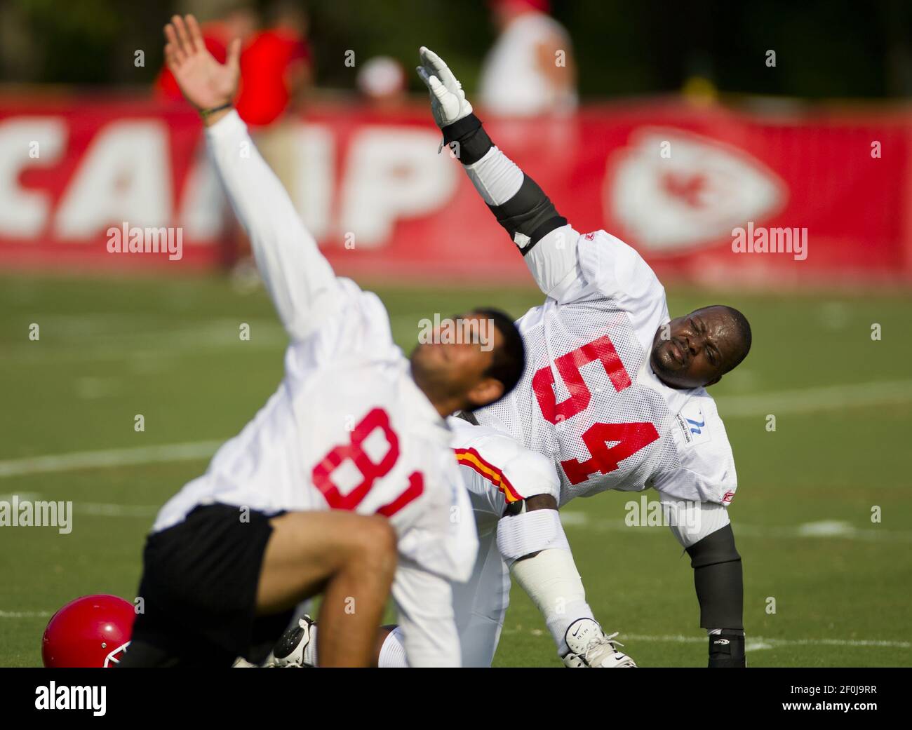 Guard Brian Waters, right, of the Kansas City Chiefs works out for the ...
