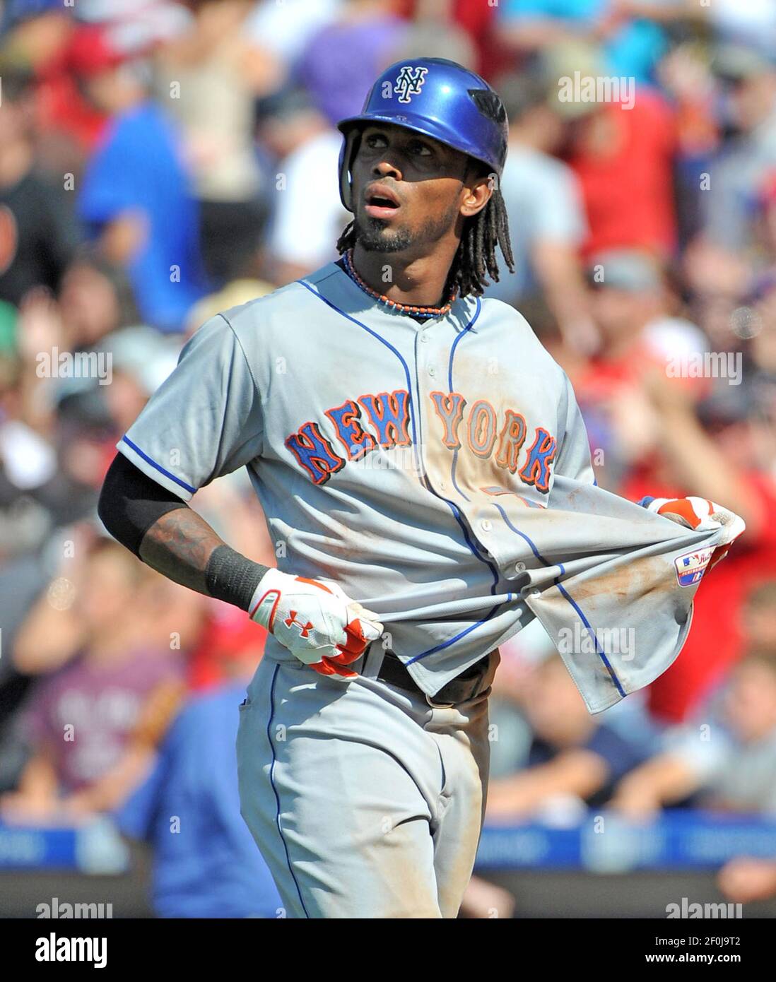 New York Mets shortstop Jose Reyes (7) reacts after flying out to ...